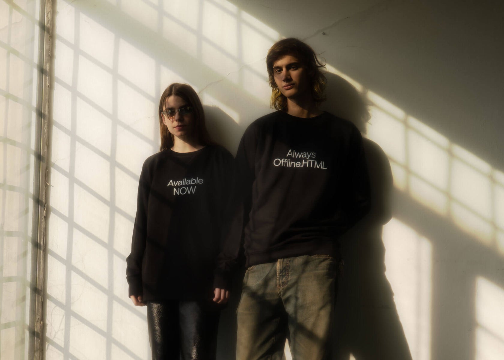 Offline BLACK SWEATSHIRT – Displaay Offline